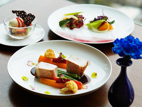 SEASONAL | LUXURY INTERNATIONAL HOTEL RESTAURANT THE BLUE ROOM – THE ...